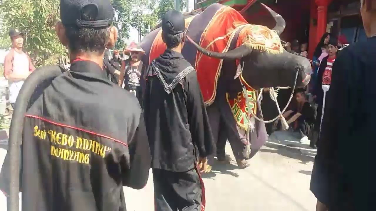 Kebo ndanu live kuncen kawedanan magetan - YouTube