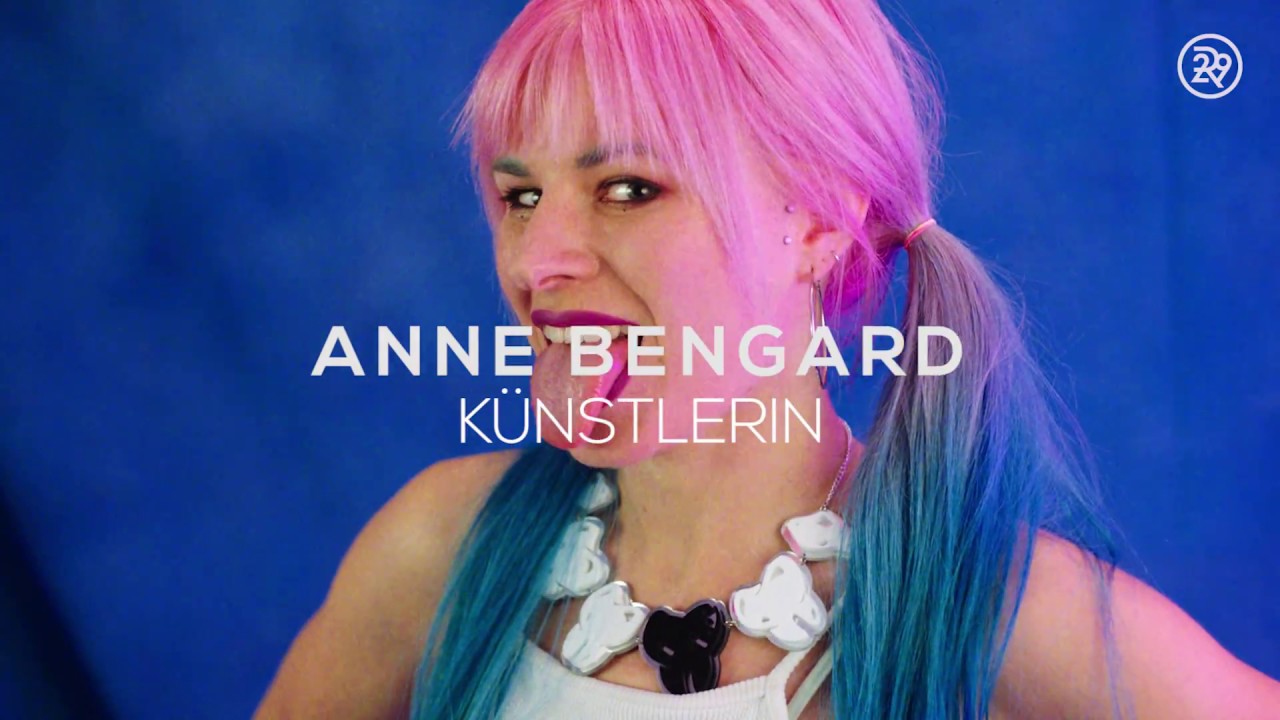 Hengstin #4 / Anne Bengard - YouTube