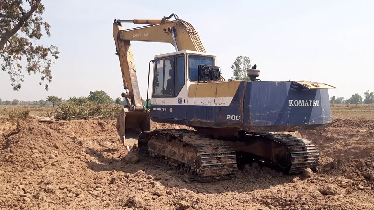 ยังโสด komatsu pc200-5 คอนโทรลสั้น ไฟฟ้าเต็ม แอร์ ช่วงล่างเต็ม ทะเบียน ...