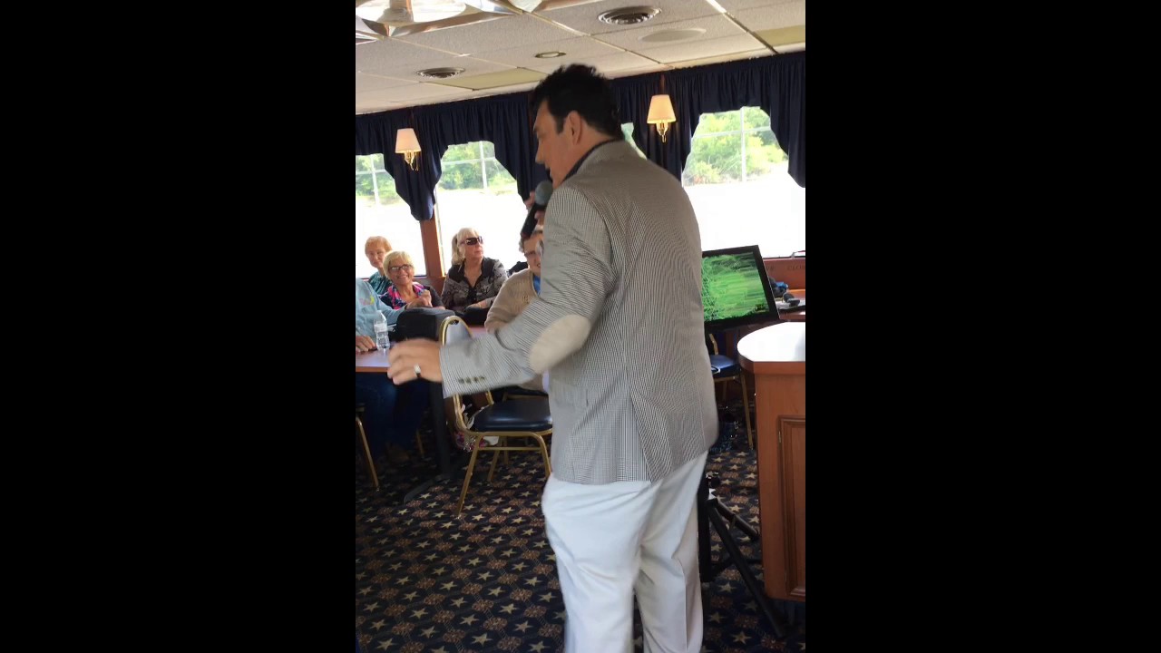 Tom Weiland as Dean Martin - Mambo Italiano - YouTube