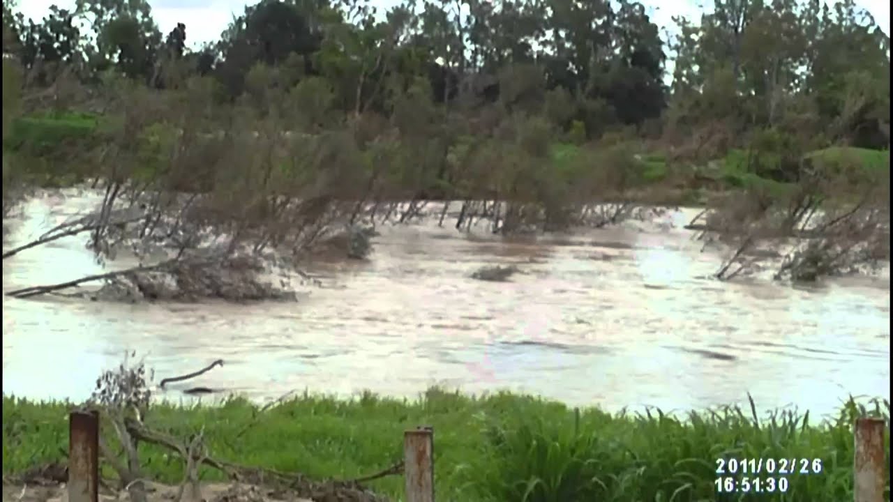 Twinnies Fernvale Qld wivenhoe dam results of open floodgates - YouTube