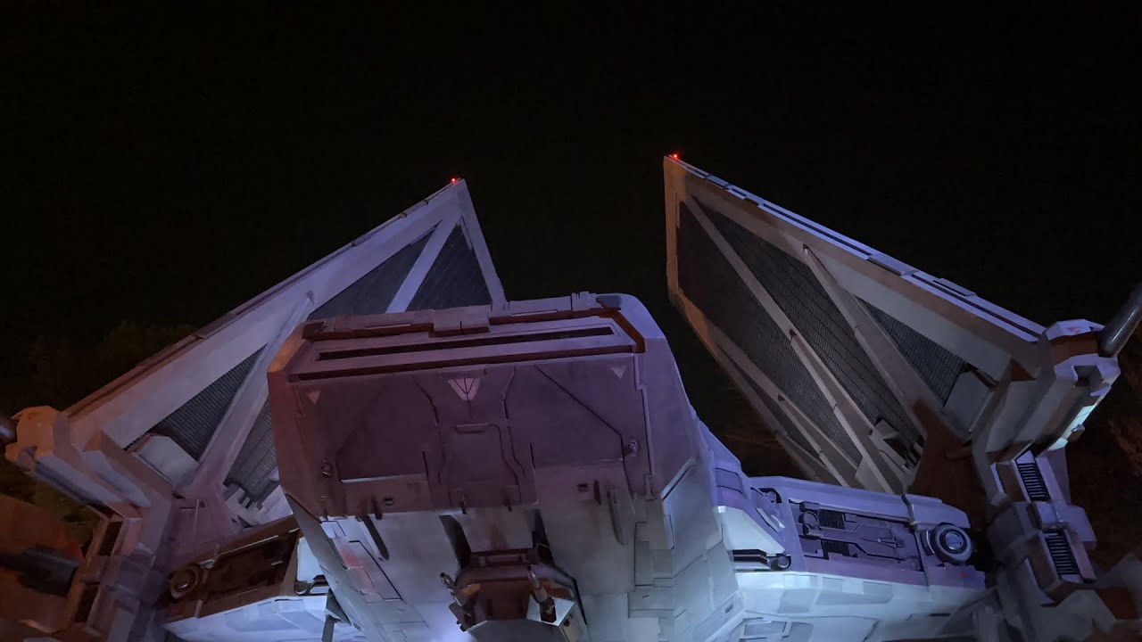 Live busy Monday night at Disneyland. More! - YouTube
