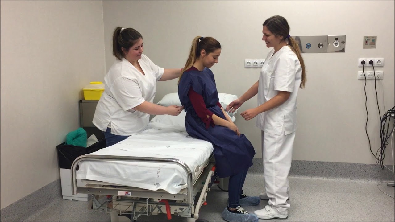 Movilizaciones - Colocar al paciente sentado a estirado en la cama ...