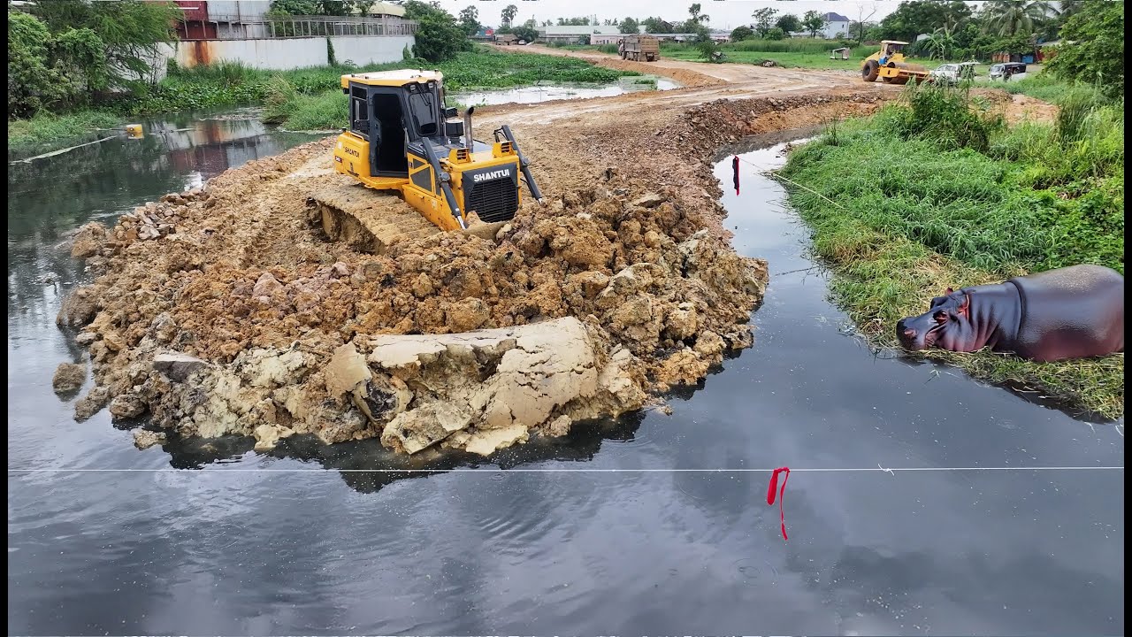 Road construction projects are progressing well. Using SHANTUI DH-17-C2 ...