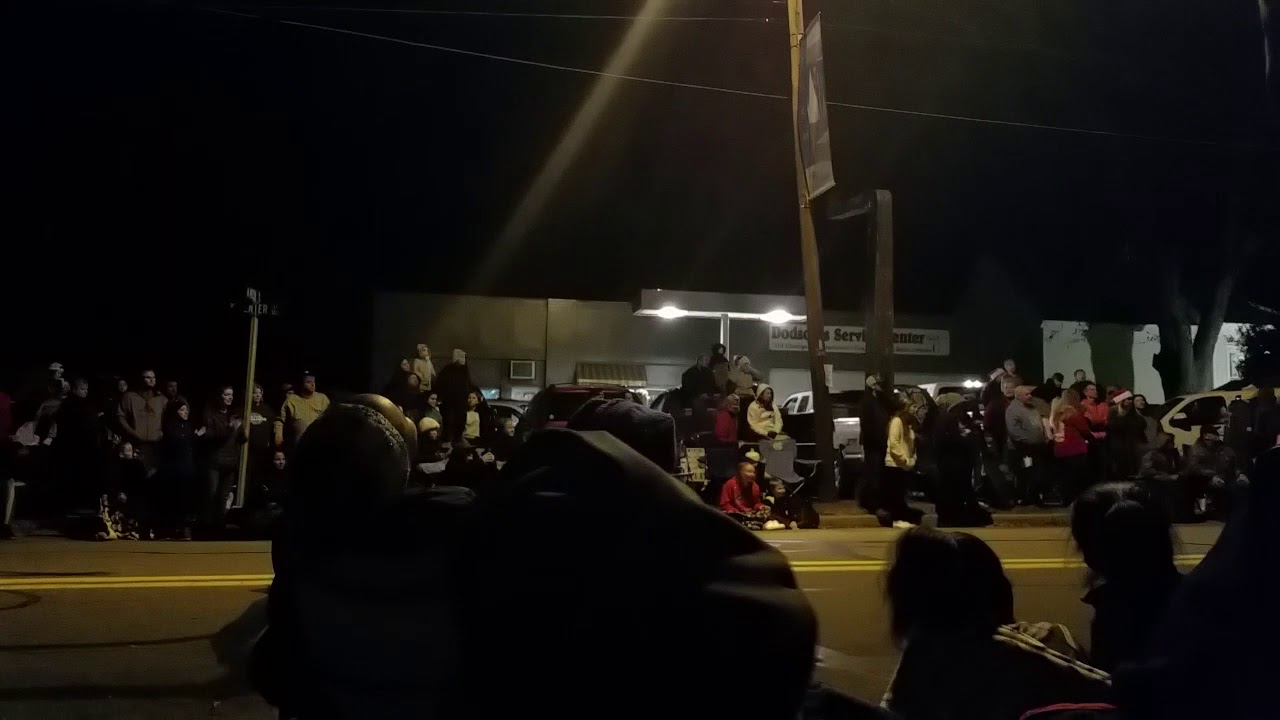 SAHS Marching Patriots @ Mebane Christmas Parade 12/1/17 - YouTube
