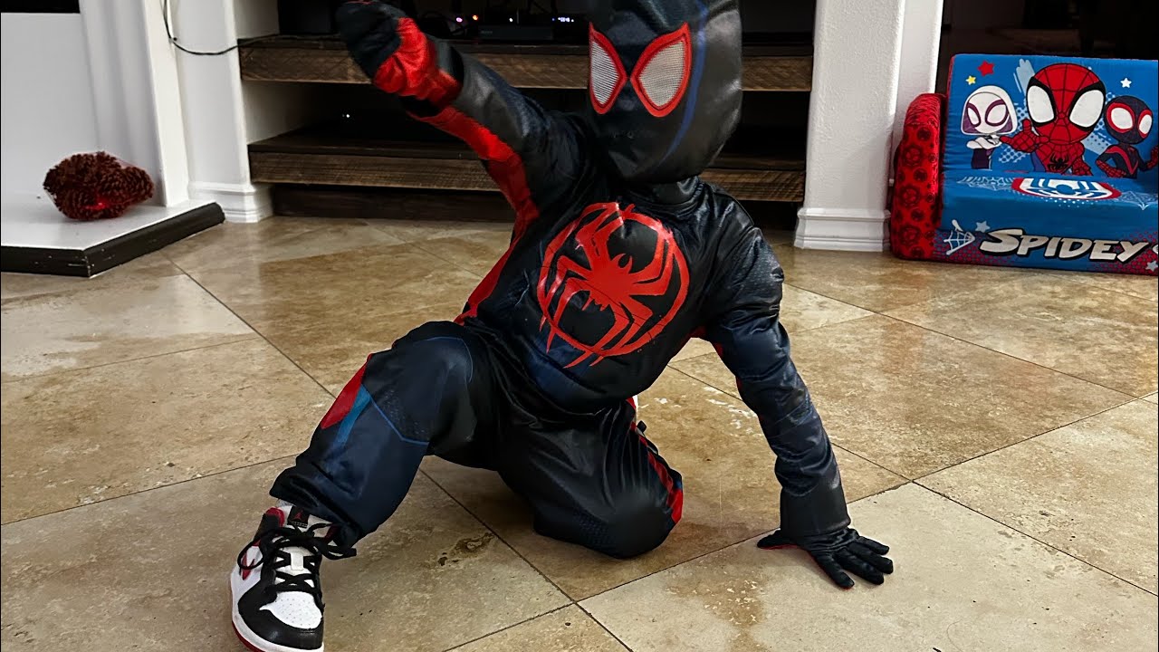 Spidey Dancing to superheros @GlobalHeroz - YouTube