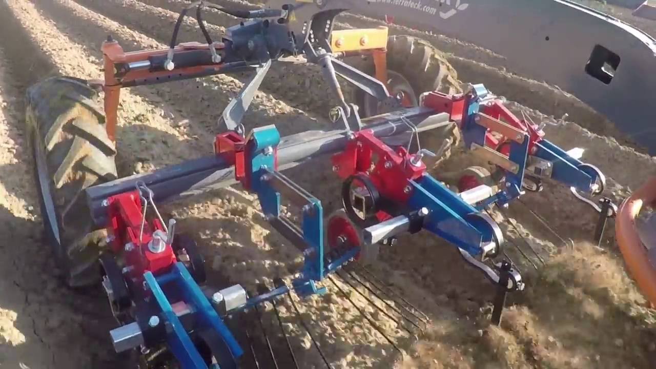 Terrateck - Cultitrack 23HP tool carrier - Potatoes on the ridges - YouTube