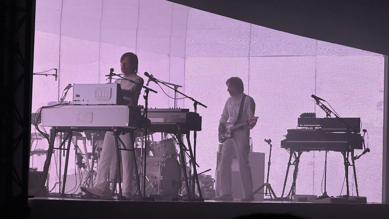 Air performing “Kelly Watch The Stars” - YouTube