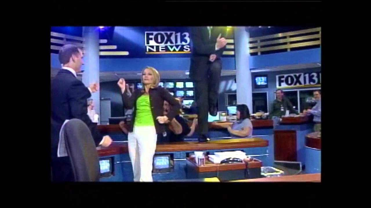 News Crew Dancing On Live TV - YouTube