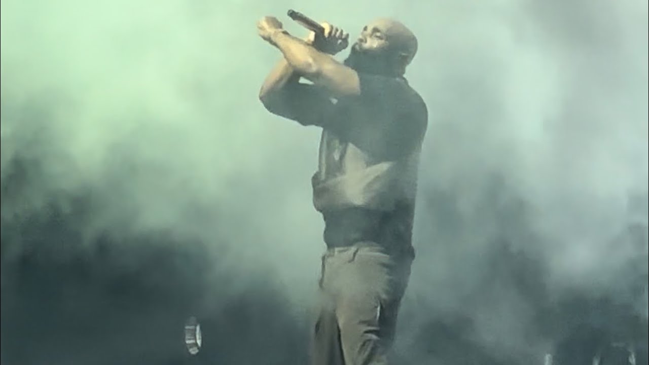 KAARIS - GUN SALUTE / LIVE CONCERT ACCOR ARENA 17/02/2024 - YouTube