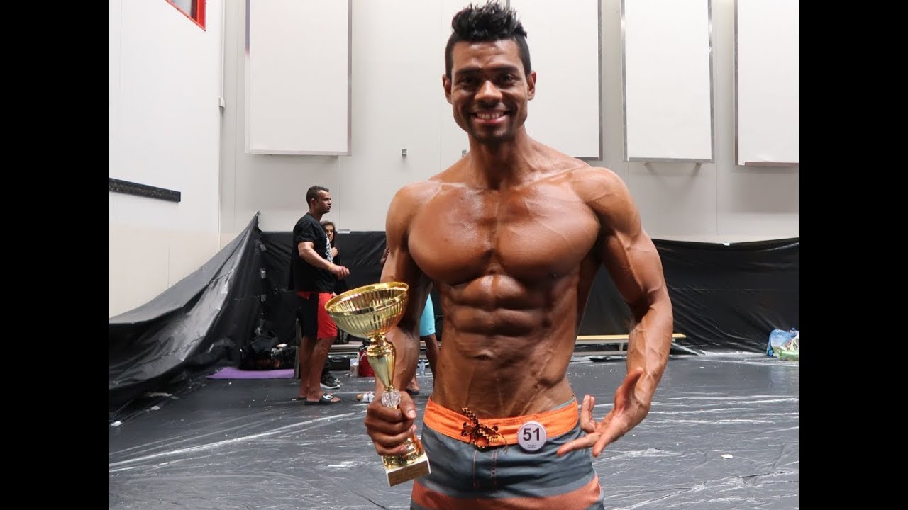 Bodybuilding competition adventures with the team, Bruno on stage ...