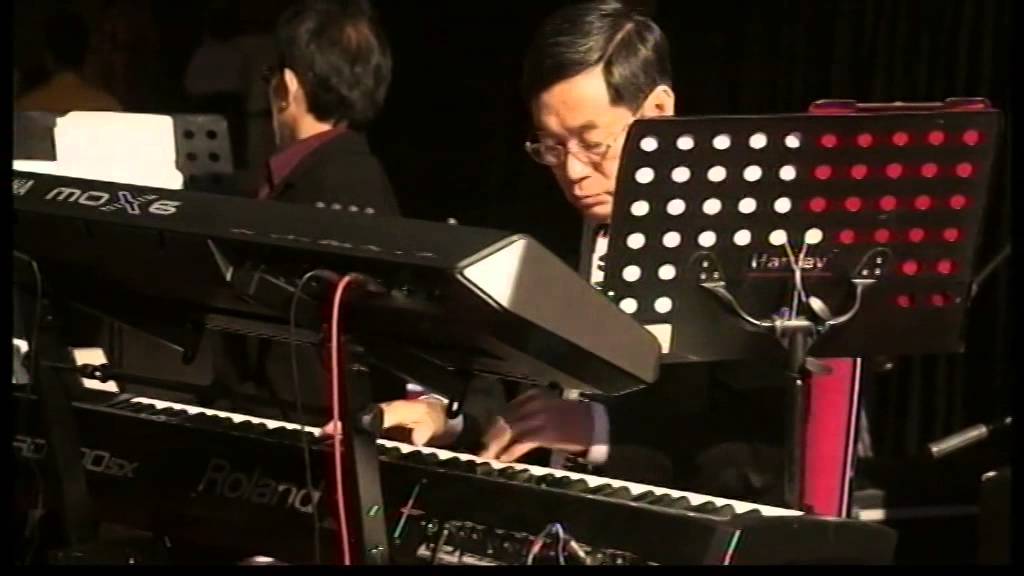 Putri Ayu "等待 - Deng Dai" - YouTube
