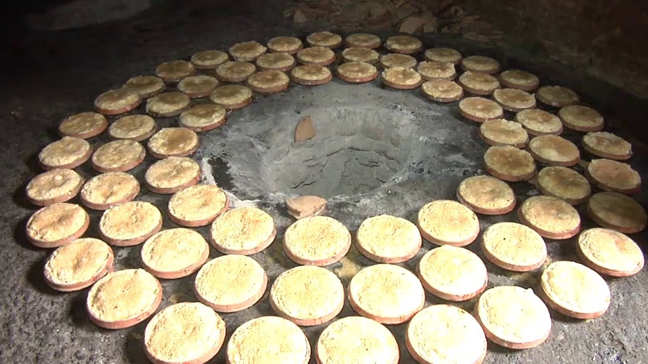 বগুড়ার বিখ্যাত ও ঐতিহ্যবাহী দই || Bogra Rofat Doi Ghar || - YouTube