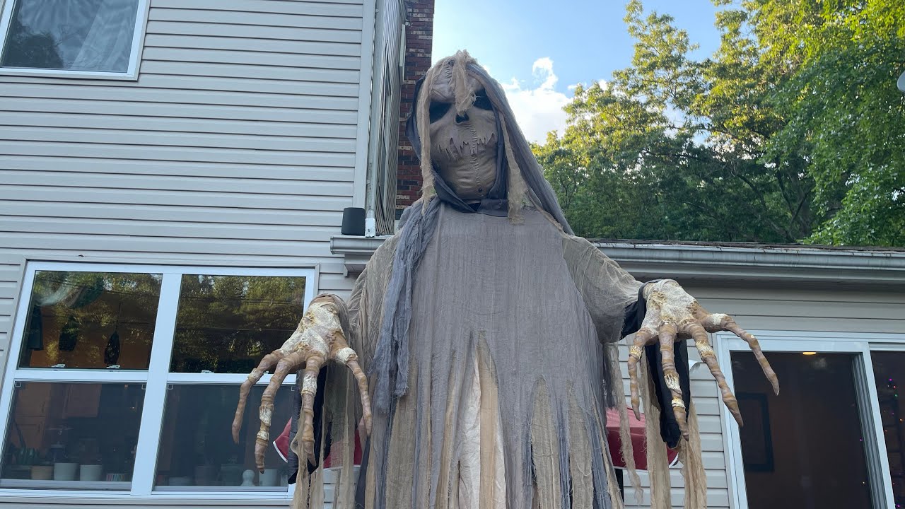 Full Review on Spirit Halloween’s Thresher Animatronic!! - YouTube