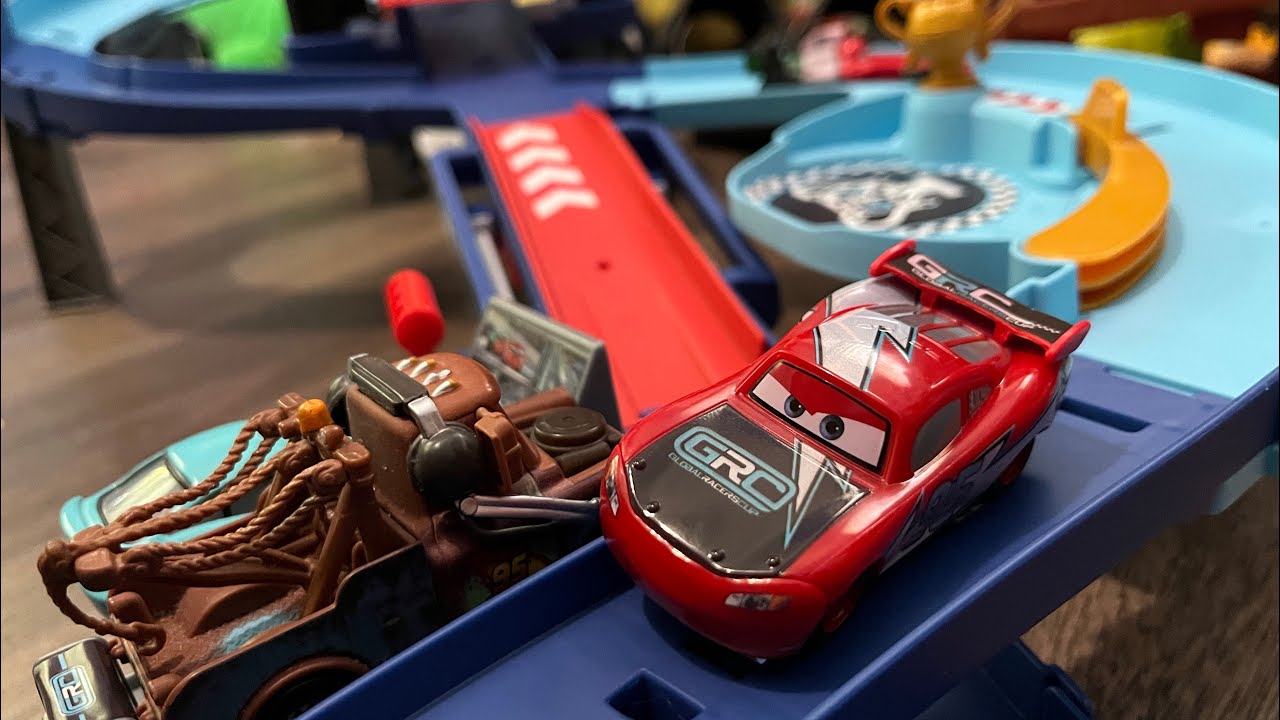 Disney Pixar Cars GRC Jumping Raceway play-set Pixar Cars GRC unboxing ...
