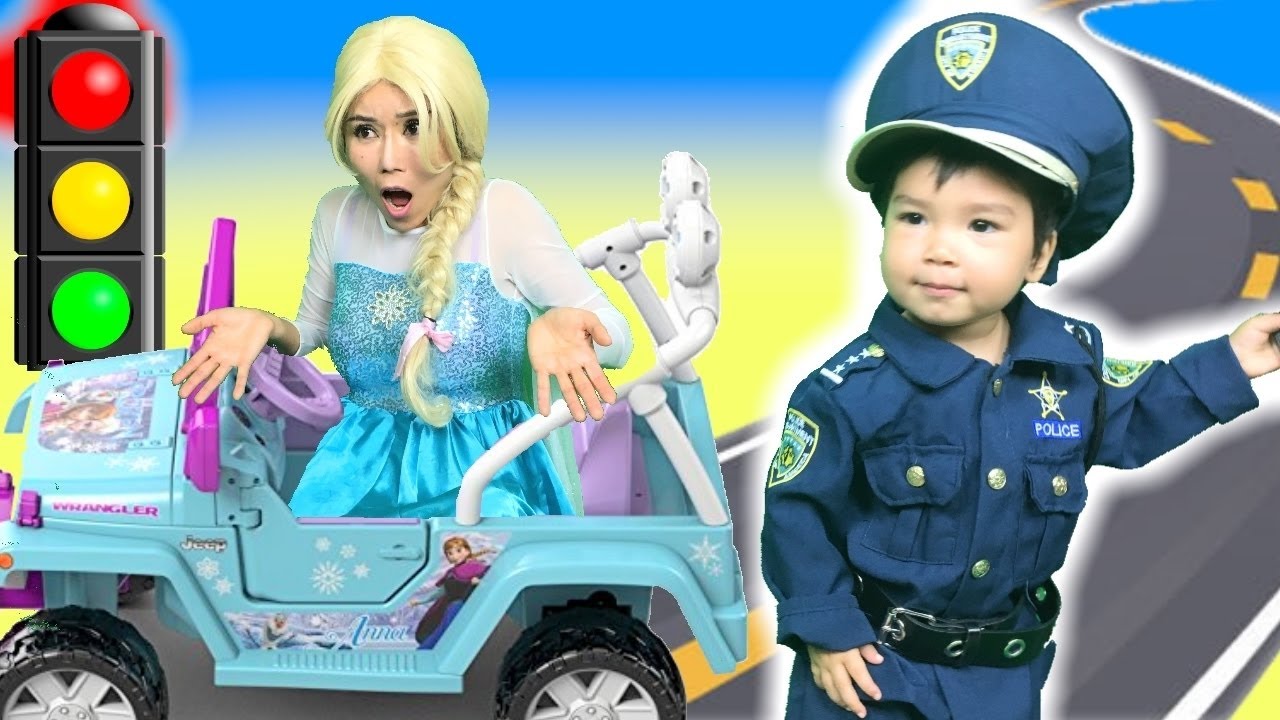 Frozen Elsa & Baby Traffic Cop vs Catwoman w/ Vampire Baby, Spiderman ...