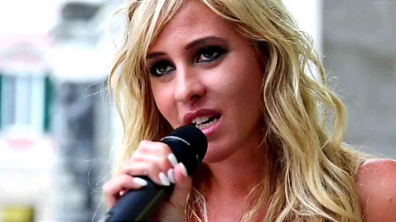 Elena Ballerini intervistata da SpeakerWeb.TV - YouTube