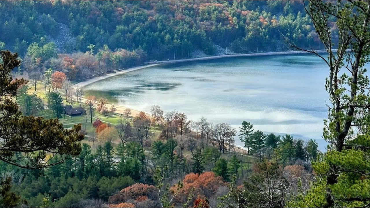 Devil's Lake, Wisconsin, USA | fall colors | lake hike - YouTube