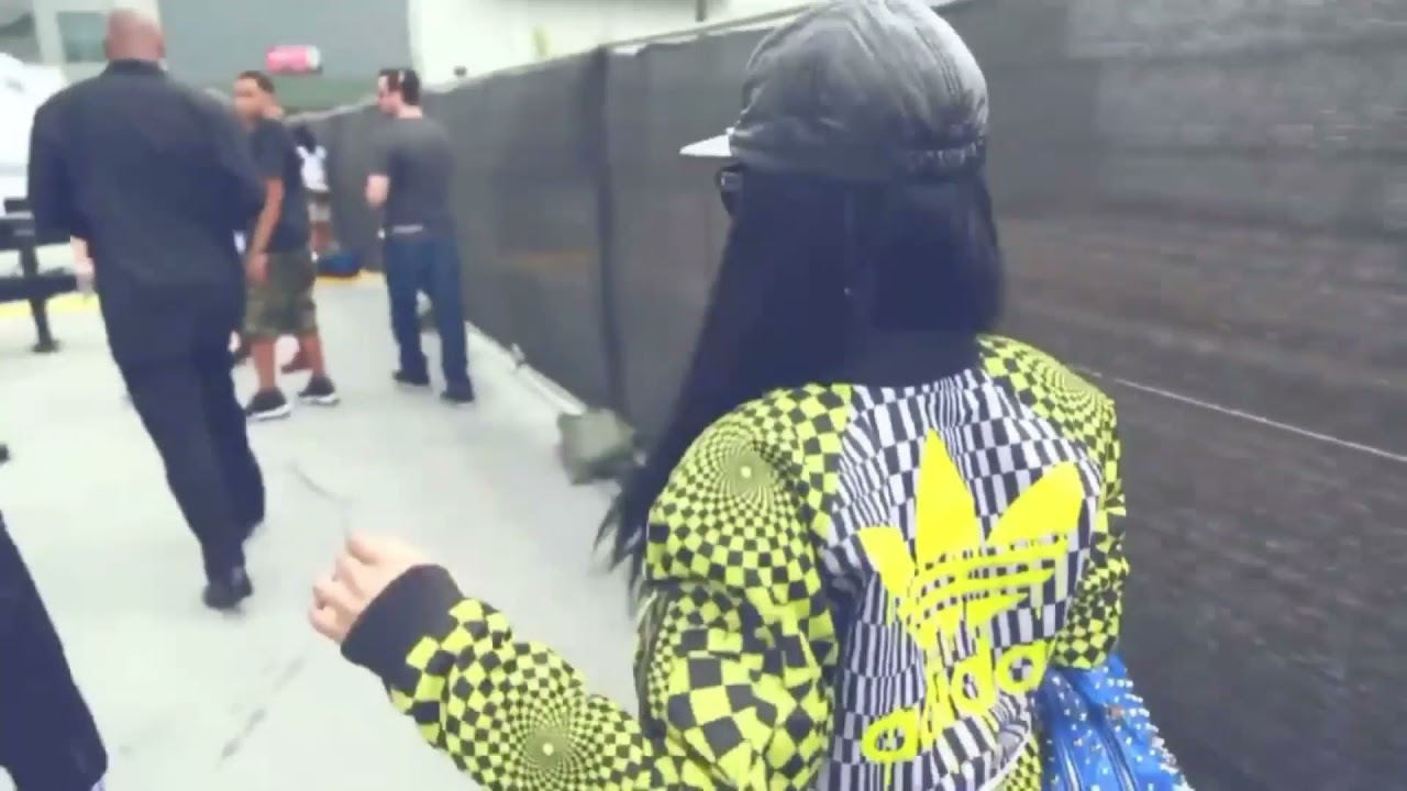 nicki minaj's 'oh naw we gotta go' but it's backwards - YouTube