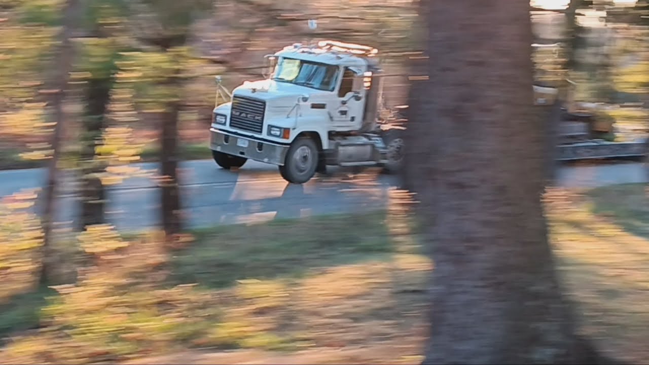 2007 Mack Pinnacle CHN613 Daycab truck - YouTube