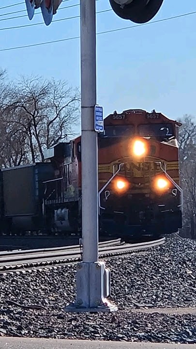 BNSF H2 Leader! Elephant Style!! 🐘🐘 - YouTube