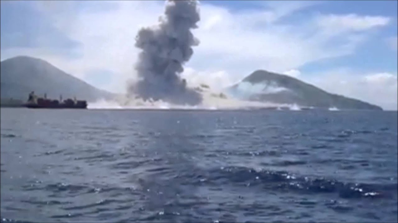 Amazing footage: shockwave Volcano in Papua New Guinea - YouTube