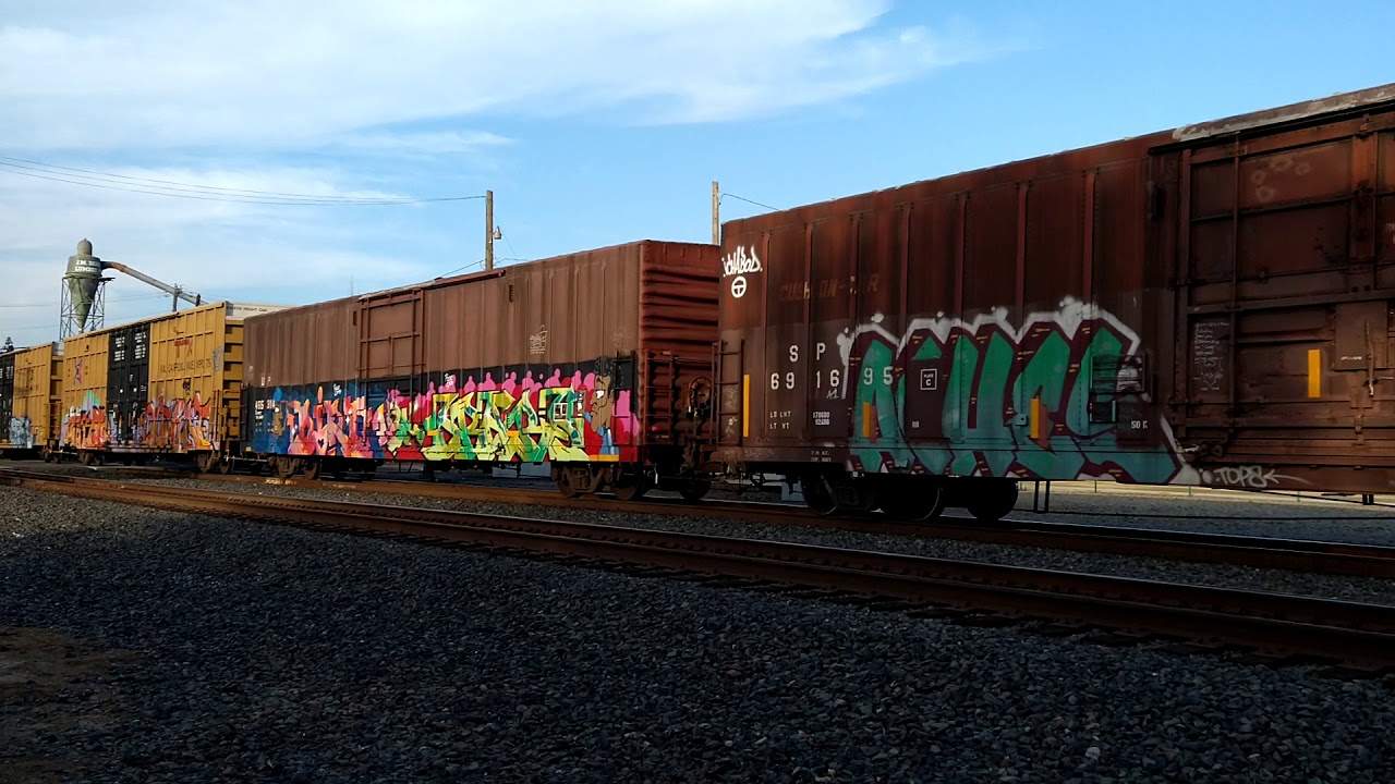 UP 8183 UP 6321 UP 2760 UP 7441 UP 8560 LEAD A NORTHBOUND FREIGHT TRAIN ...