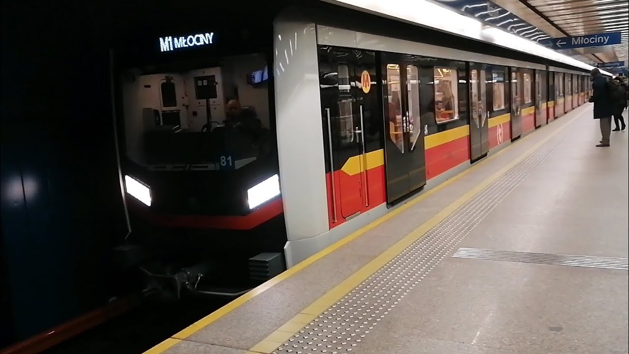 Skoda, Metro Warszawa, Stacja Natolin - YouTube