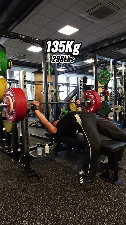 135KG BENCH AT 80KG BODYWEIGHT - YouTube