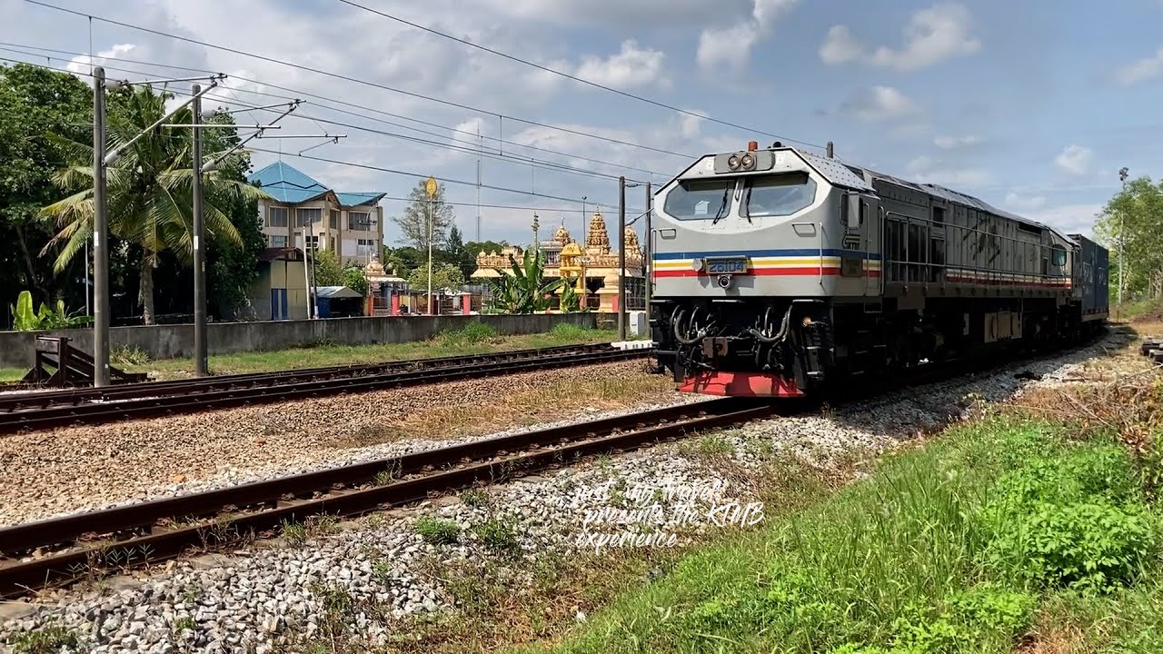 KTMB Class 26104 Tanjung Dungun locomotive with container wagons from ...