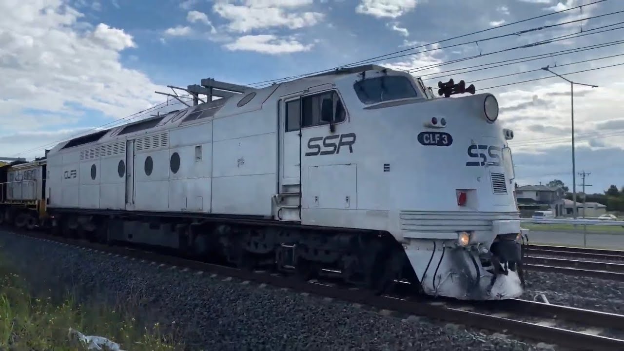 SSR Grain Train CLF3-852-CLF1 at Coolaroo - YouTube