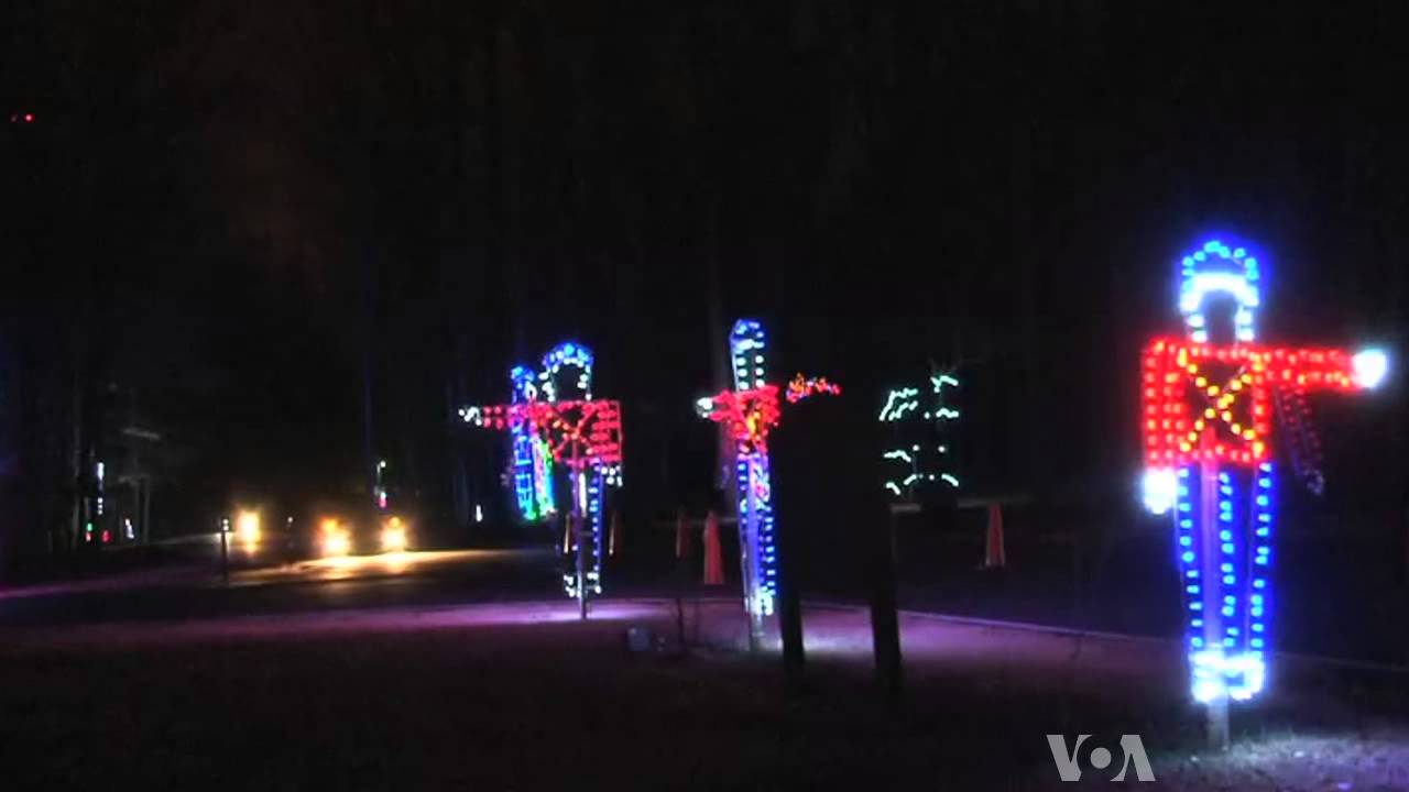 Huge Display of Lights Brings Out Christmas Spirit in US - YouTube