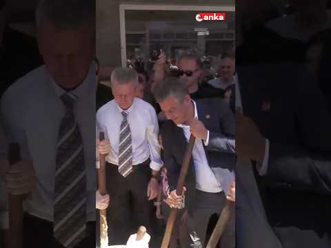 Özgür Özel, İzmir'in Beydağ ilçesinde keşkek yapımına yardım etti #shorts