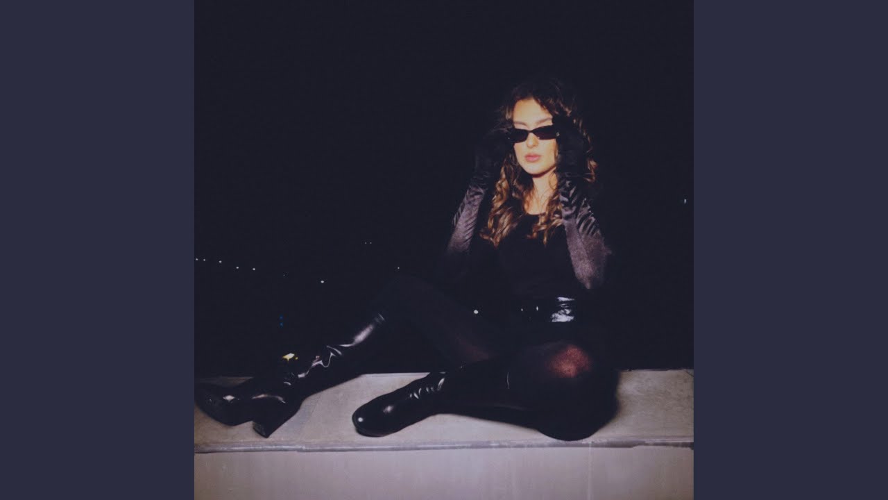 Ella Baila Sola (Stutter Techno) - YouTube