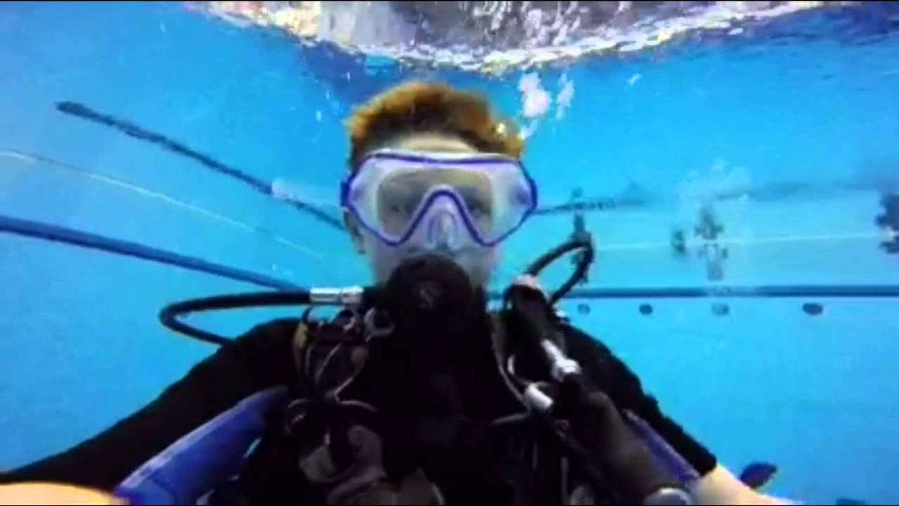 Super fun scuba diving pool session in ponds forge Sheffiel - YouTube