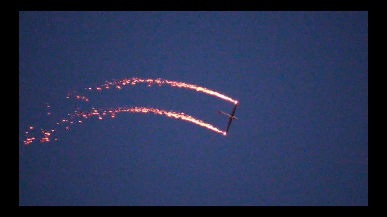 Manfred Radius Twilight Display .. Abbotsford Airshow 2015 - YouTube