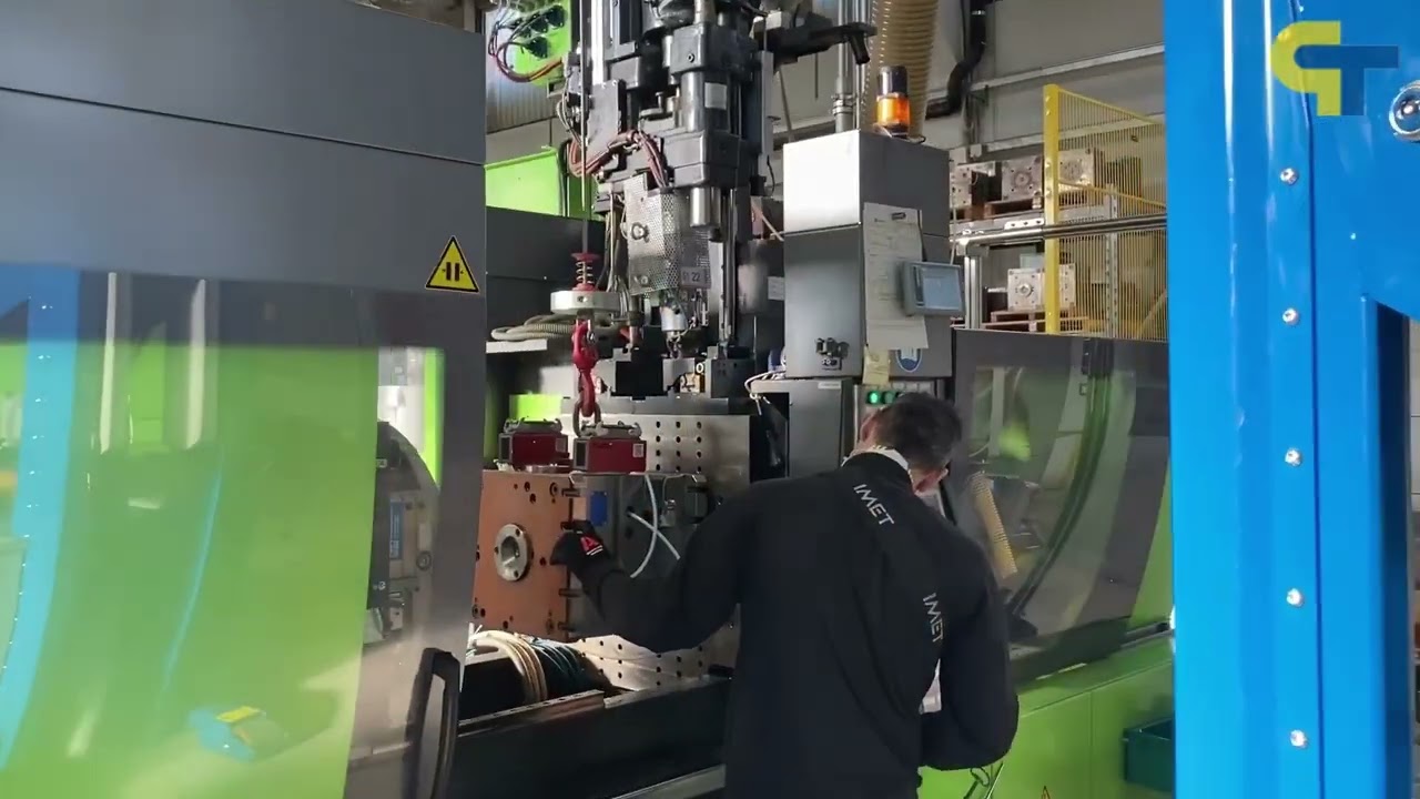 Mold Change GT Crane | Globeius - YouTube