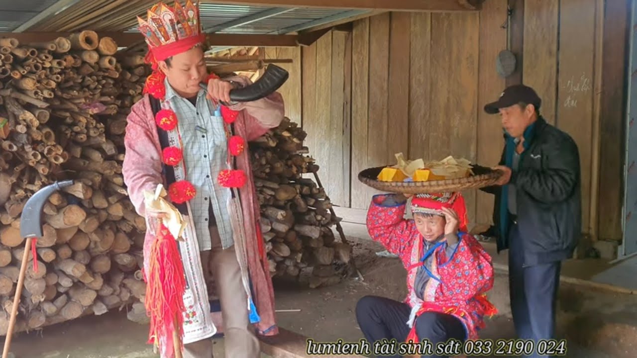 Ceremony of granting 12 lumienh lamps to the Ly family Tuyen Quang ...