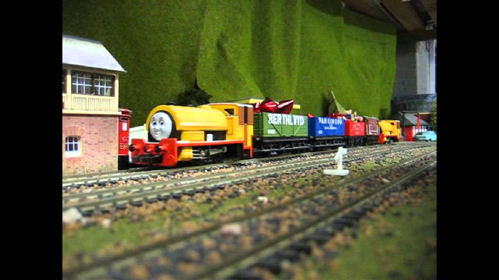 Hornby/Bachmann Music Video: It's Great to be an Engine - YouTube