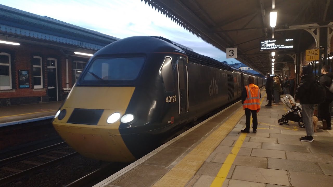 approaching in now is 43122 and 43162 on 1G77 To Gloucester! - YouTube