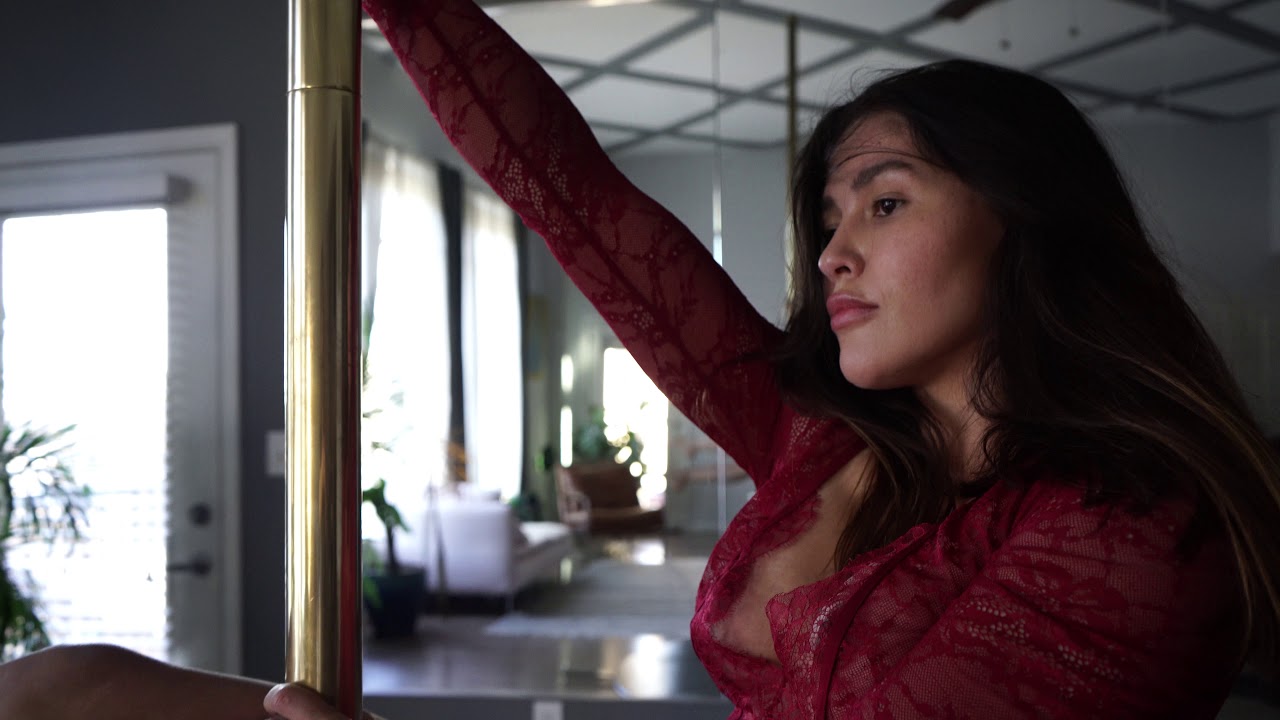 Feelin' It Pole Dance by Kelelah - YouTube