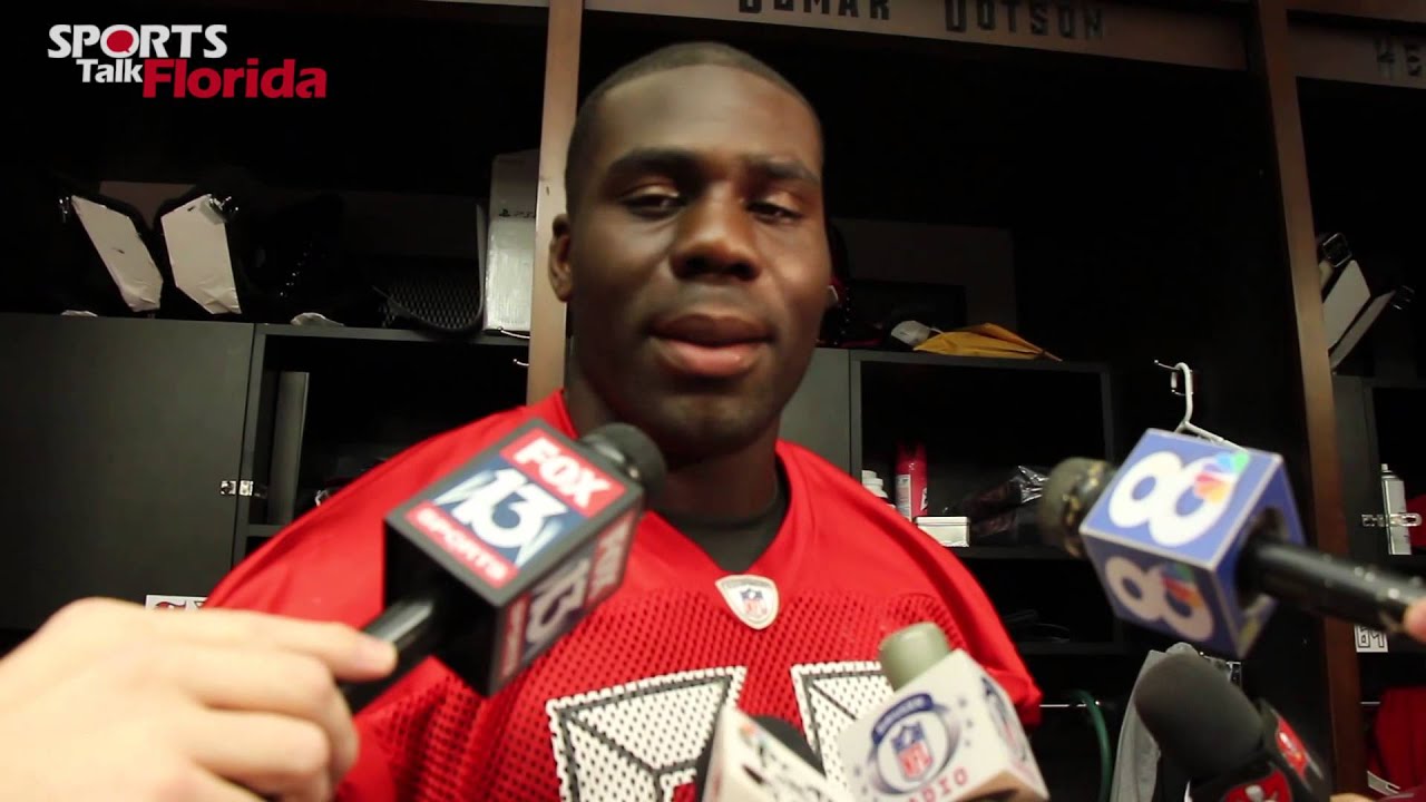 Bucs OT Demar Dotson Wins "Good Guy Award" - YouTube