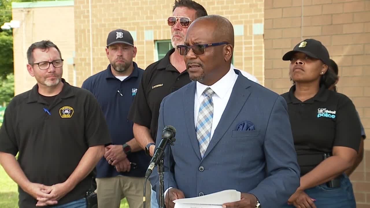 DPD Chief James White speaks on search for shooting suspect - YouTube