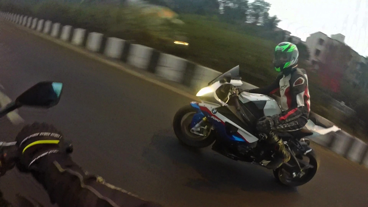 Chasing a BMW S1000RR | Fatal Tank Slapper - YouTube
