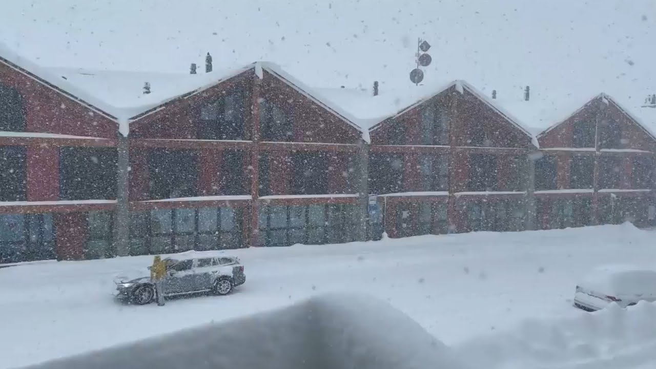 Heavy snowfall in the Alps - YouTube