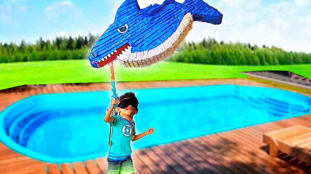 Magu e o Brinquedo Surpresa !! Magu opening new toy PINATA - YouTube