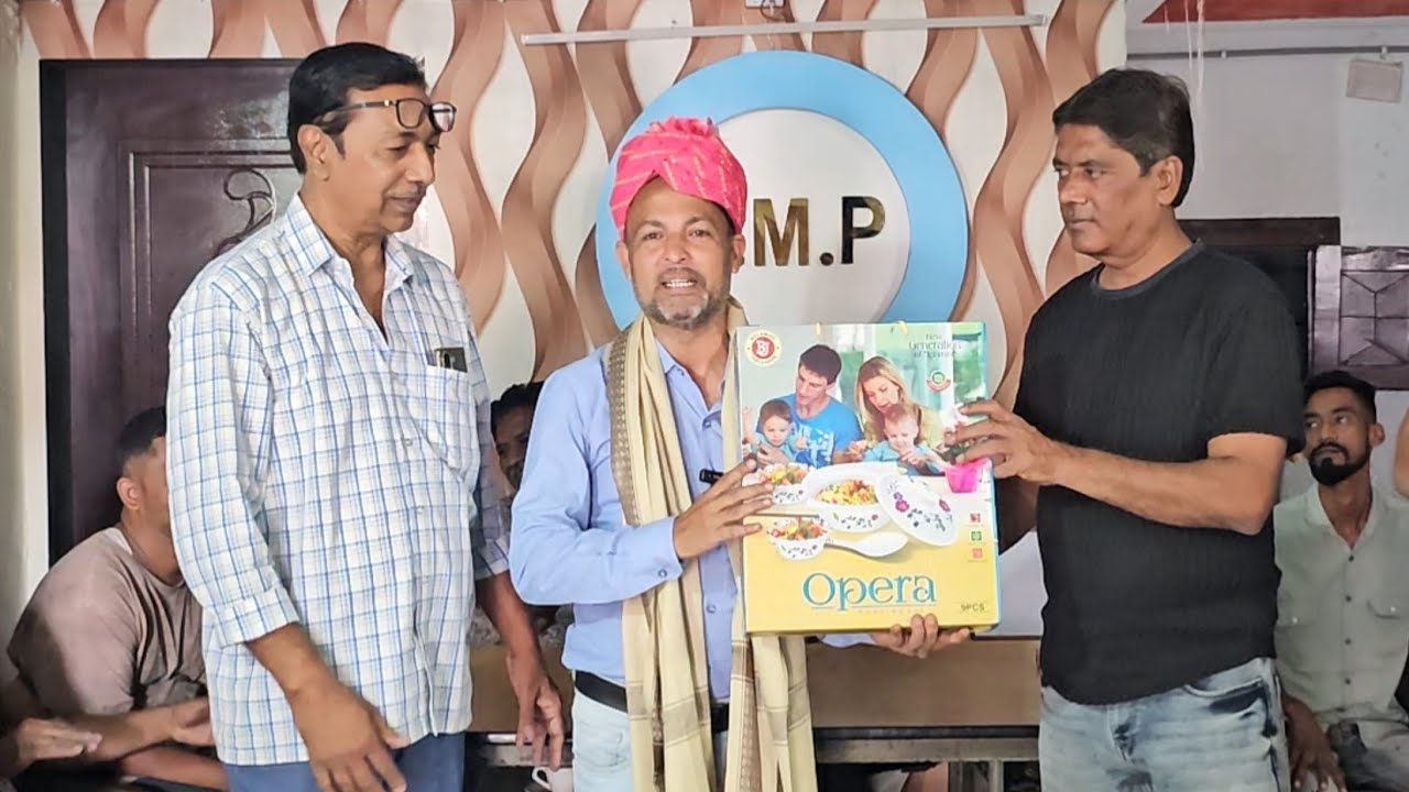 CMP PARTY MEMBERS NE VADODARA ME IZZAT AFZAI KI .THANX TO CMP PARTY ...