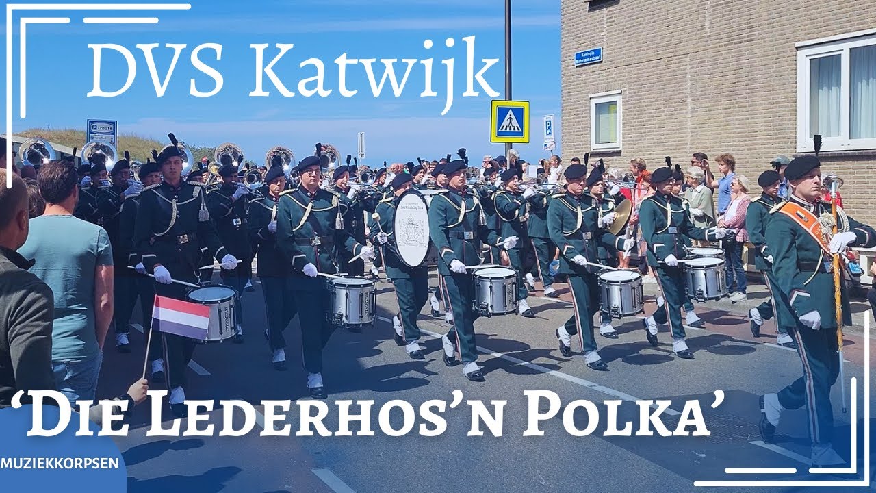 MUZIEKKORPSEN | DVS KATWIJK - ‘DIE LEDERHOS’N POLKA’ - BEVRIJDINGSPARADE KATWIJK 2025 - YouTube