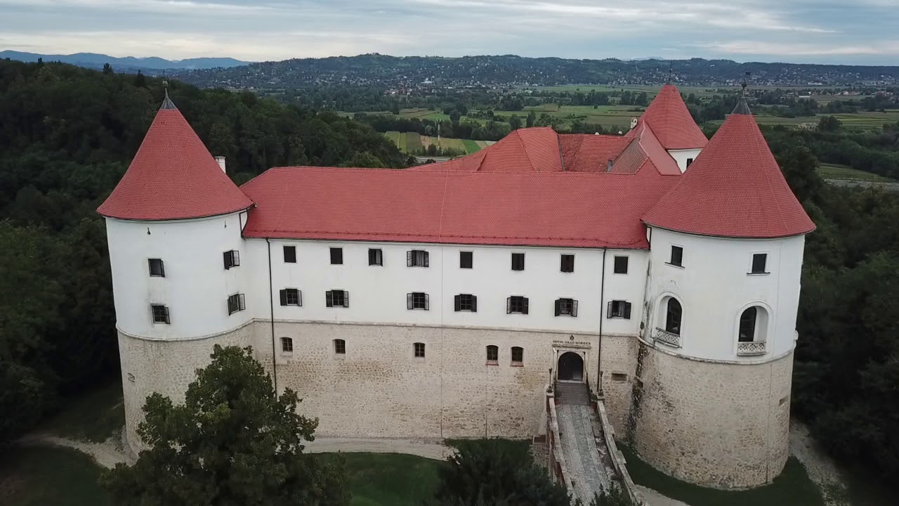 Slovenia, il castello di Mokrice - YouTube
