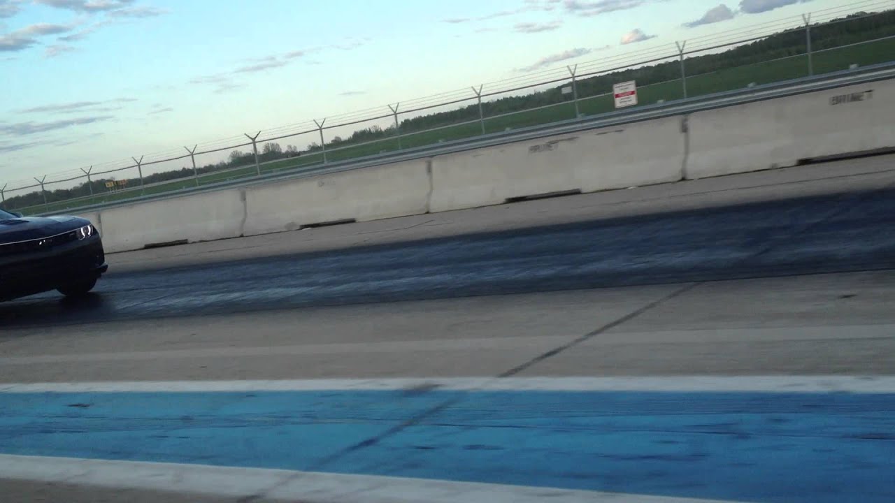 PONTIAC G8 GT VS CHEVY CAMARO SS - YouTube